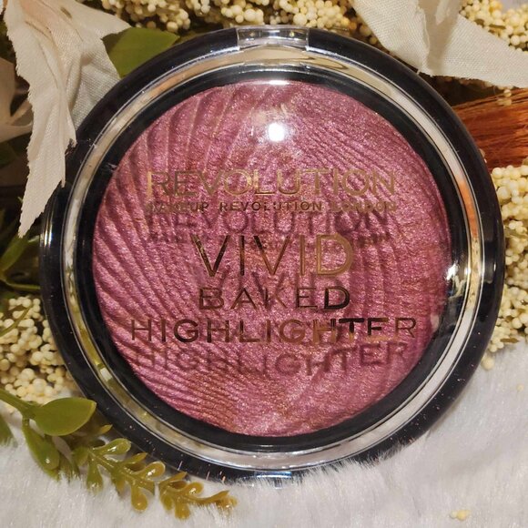Revolution | Makeup | Revolution Vivid Baked Highlighter Rose Gold ...